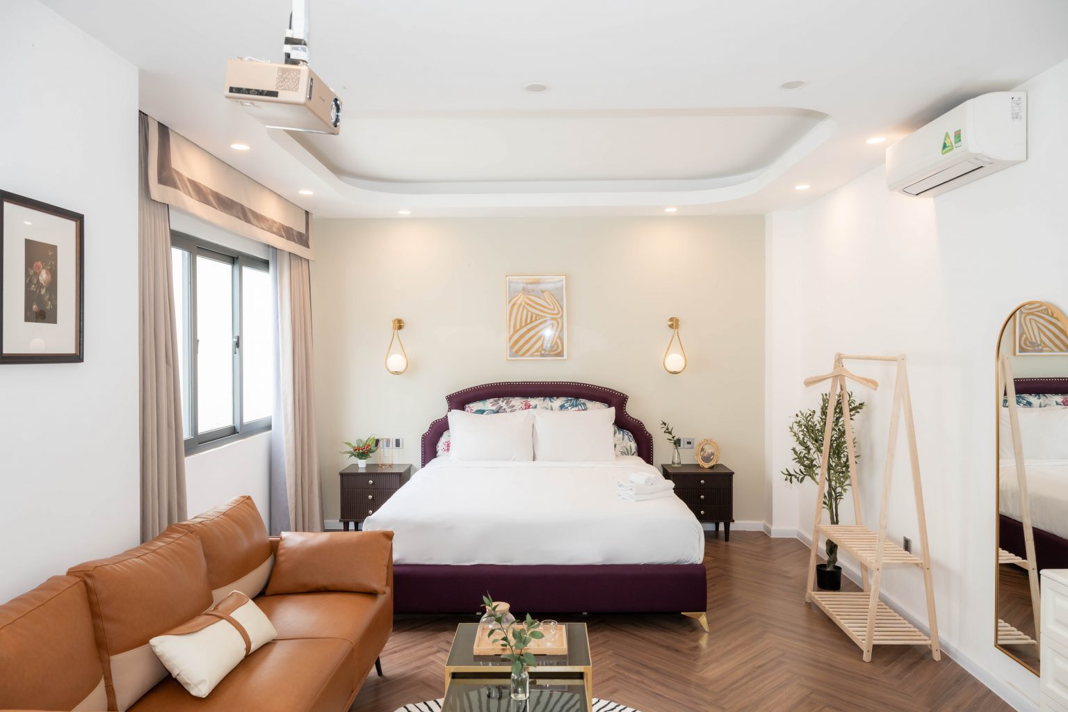 Sazi Hotel & Airbnb Apartment in Hanoi anh Ho Chi Minh